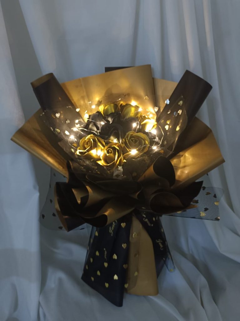 Black and Gold Soap Roses Bouquet – Elegant & Romantic | Florist in Kajang